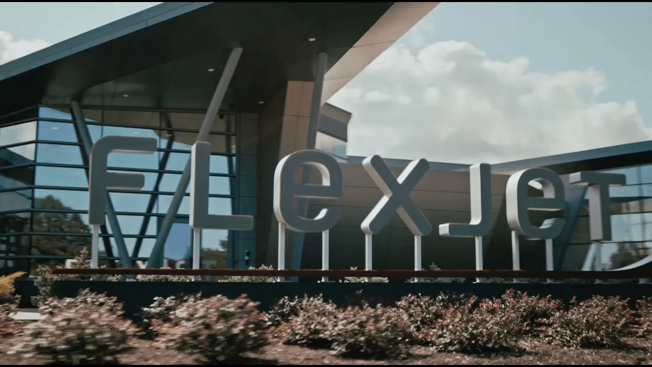 World of Flexjet, Timeless Dedication - Kenn Ricci